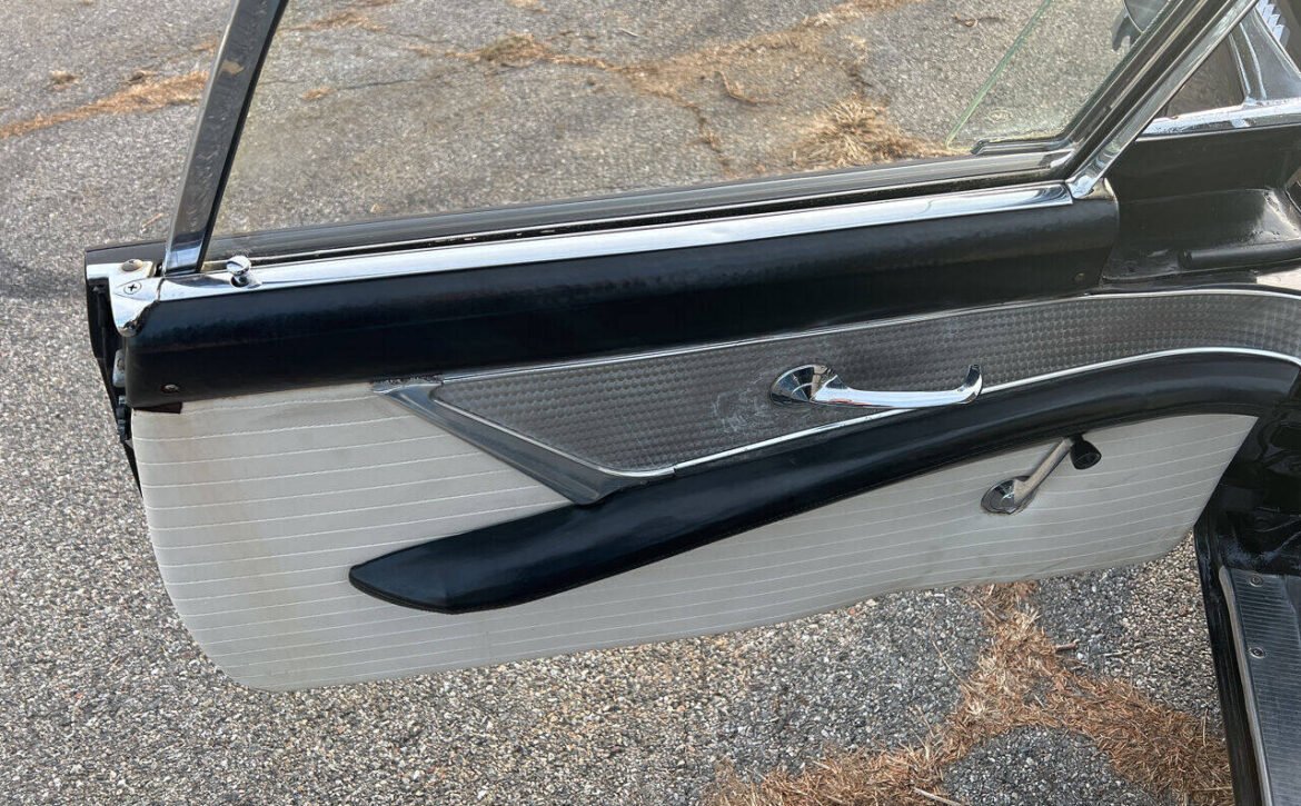 1956 Ford Thunderbird 312 V8 engine – Muscle Cars Weekly